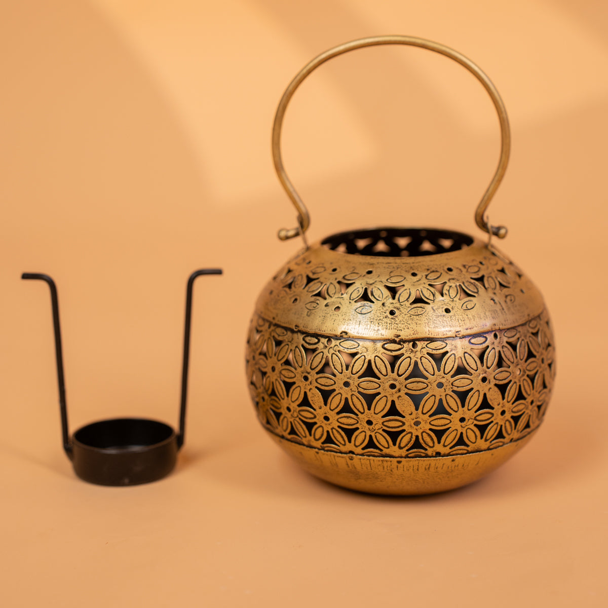 Iron Hanging T-light in Jhaali Pattern - Small - KA21111 – Ikyem