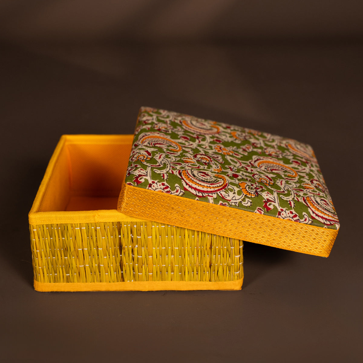 Korai Kalamkari square box - Green - 8*8 Inches - KH14160 – Ikyem