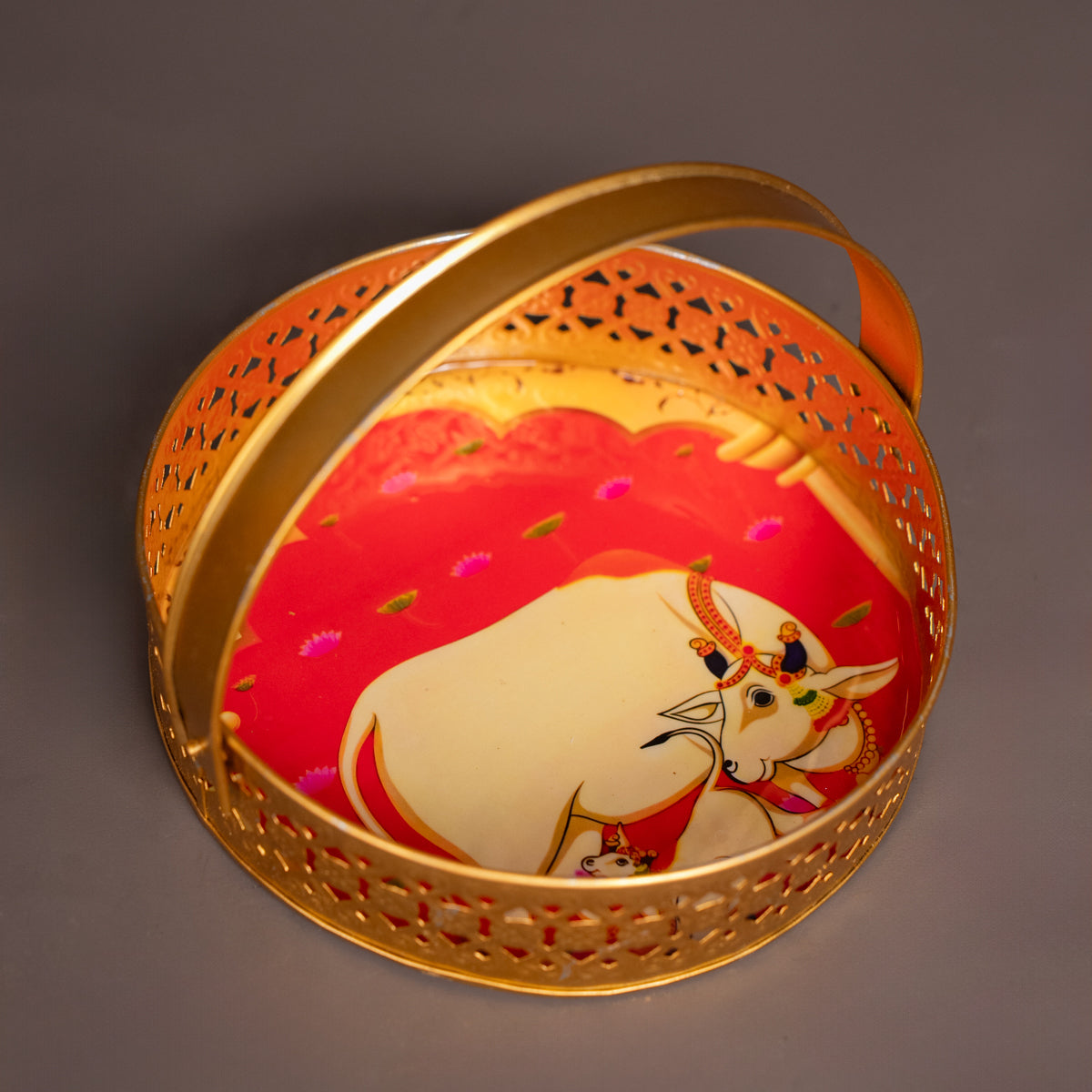 Cow & calf Printed Round Metal tray with handle - Red - 8 Inches - KI0 ...