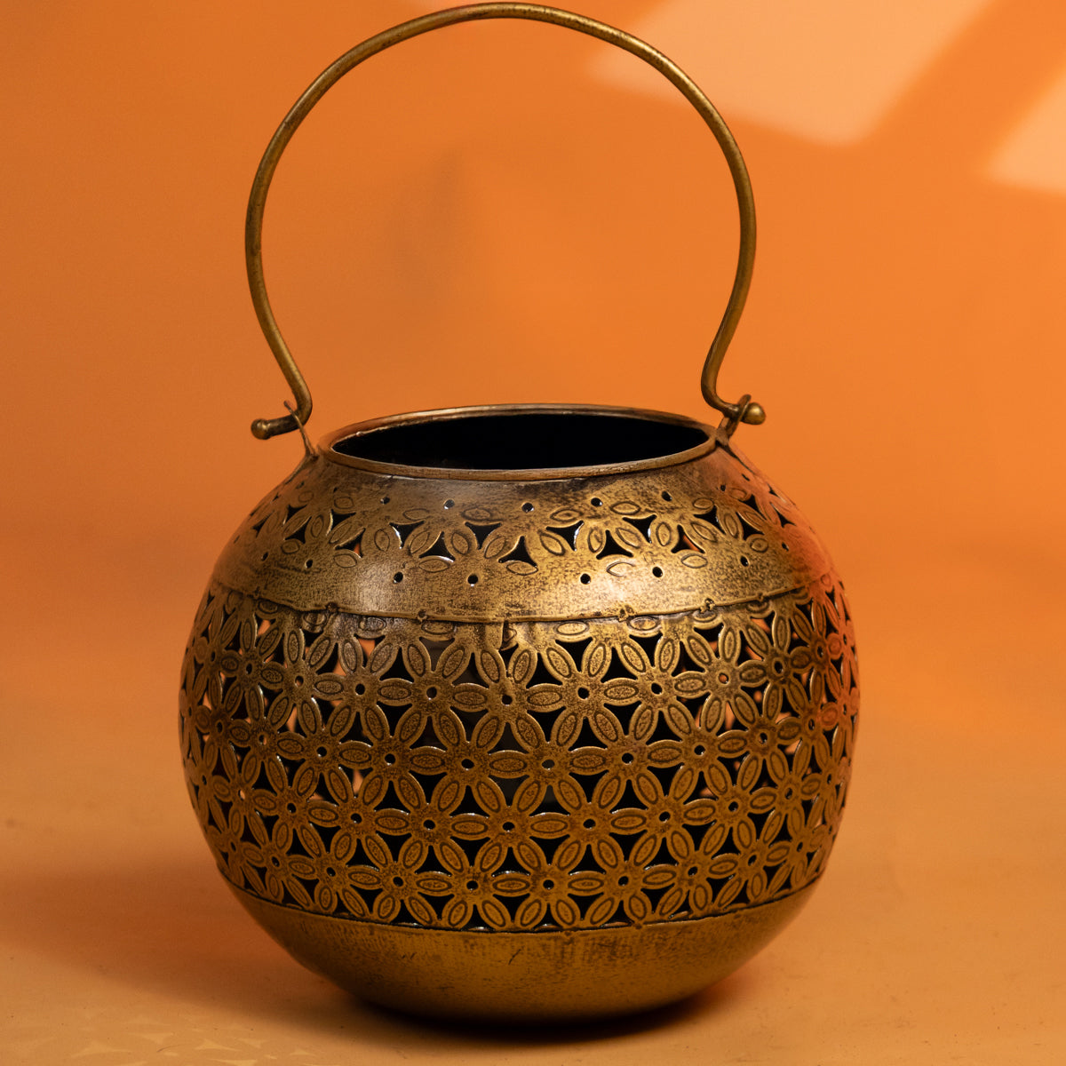 Iron Hanging T-light in Jhaali Pattern - Small - KL04111 – Ikyem