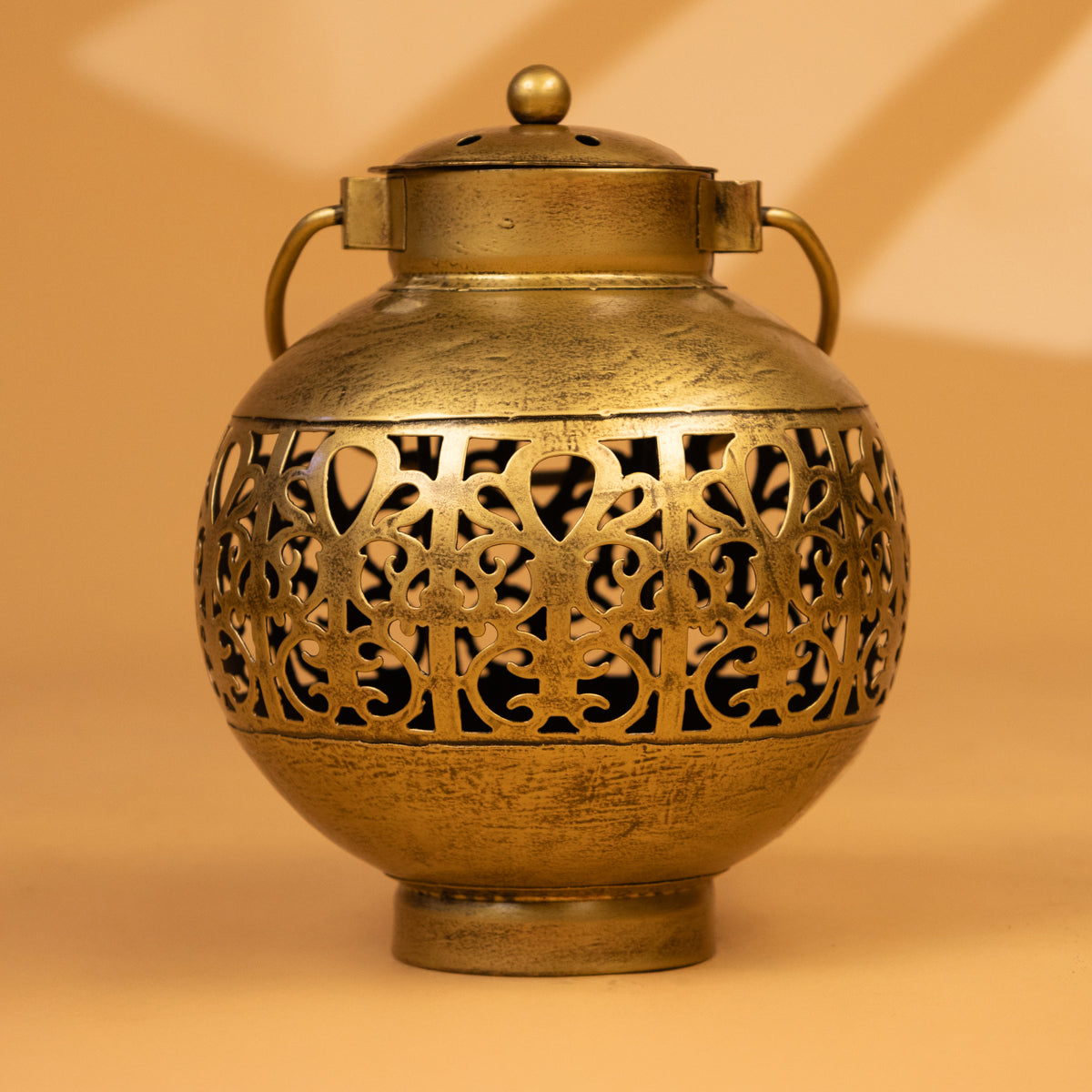 Iron Hanging Block T-light in Jhaali Pattern - KL04113 – Ikyem