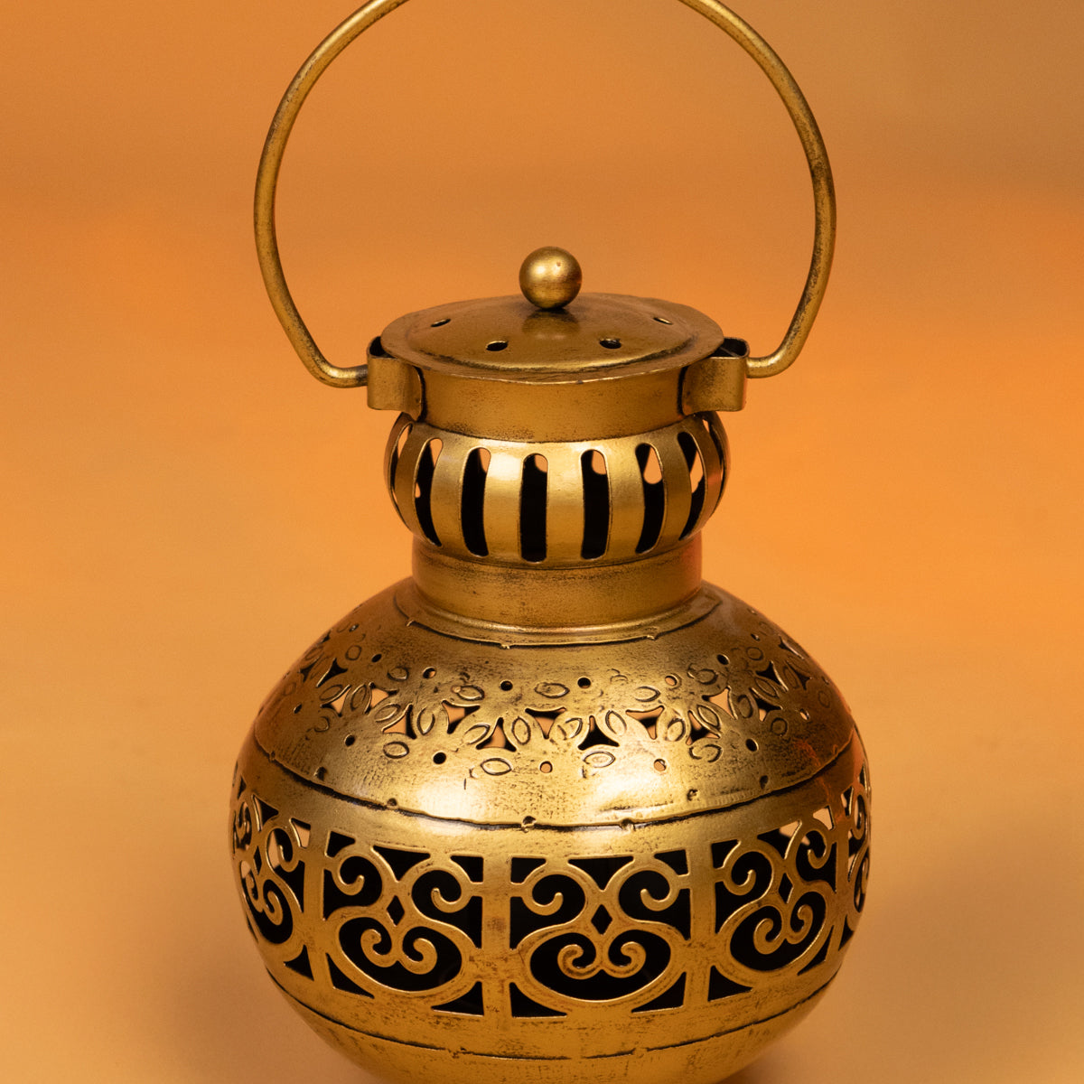 Metal Hanging T-light in Jhaali Pattern - Round - KL04128 – Ikyem
